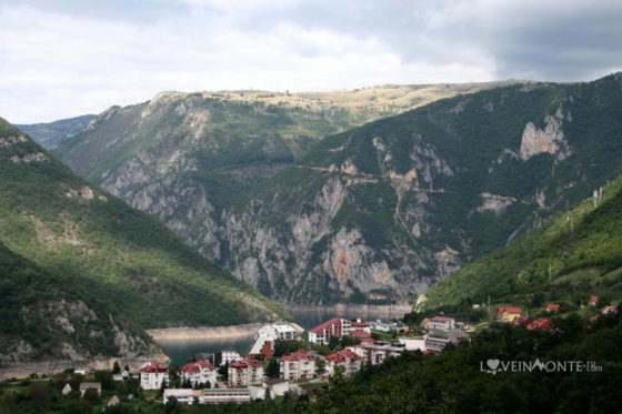 Поездка из Бара на реку Пива, Пивское озеро и город Плужине